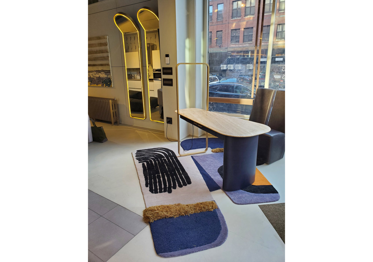 Ellipse Light Up (Floor Model)